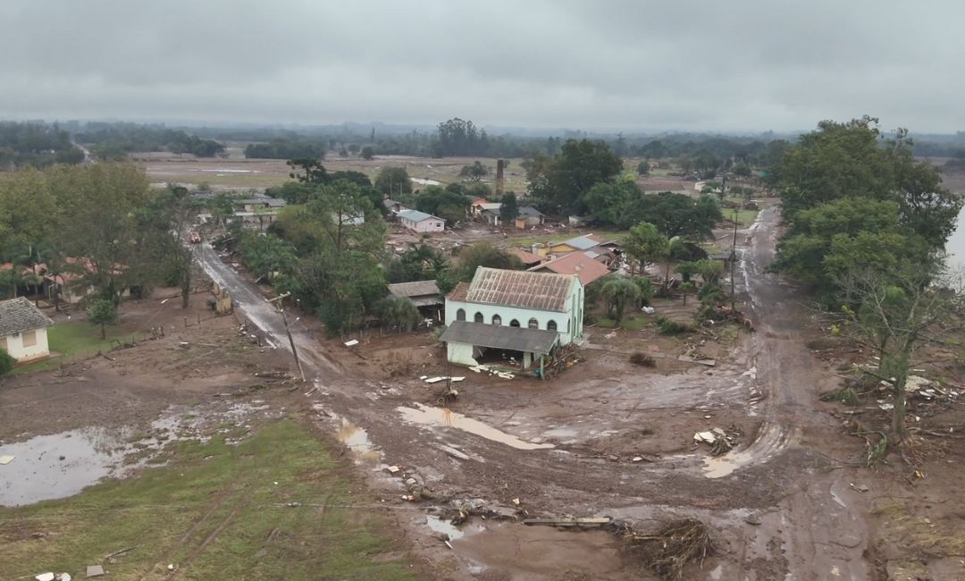 RS: equipes concentram buscas em áreas deslizadas - PIXTV