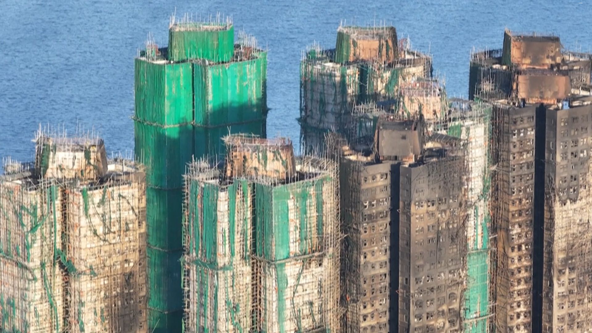 Incêndio em Hong Kong: 13 presos e número de mortos chega a 151 - PIXTV